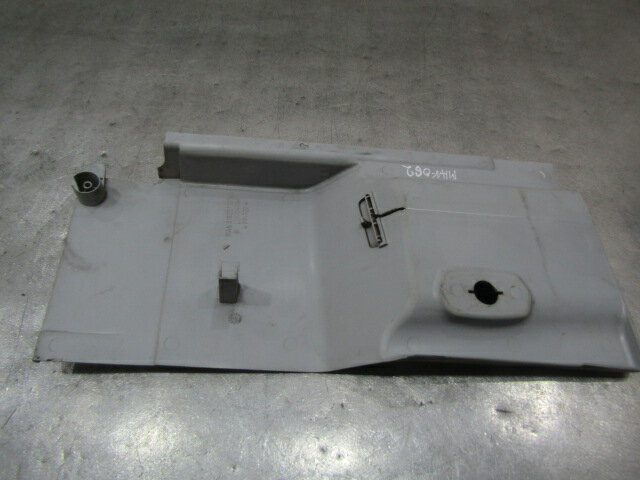 Накладка под ремень левая MAN TGS, TGA, TGM, TGL