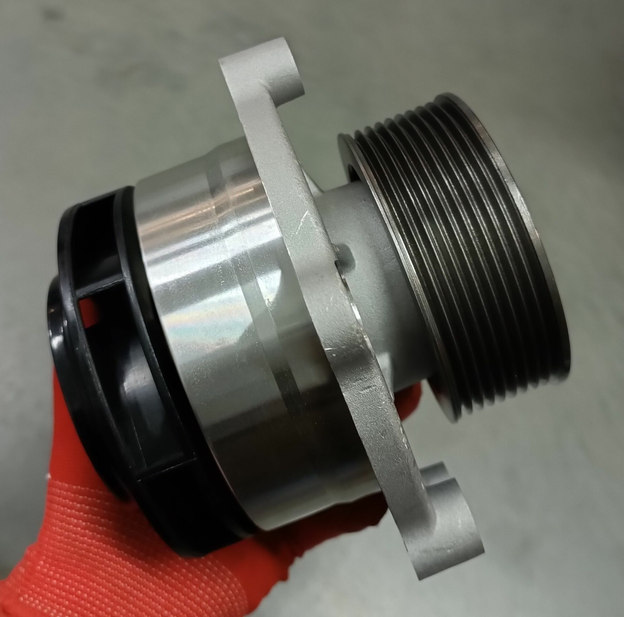 Насос водянoй DAF CF85/XF95/XF105 дв. MX300/340/375 , арт. 907359 Emmerre