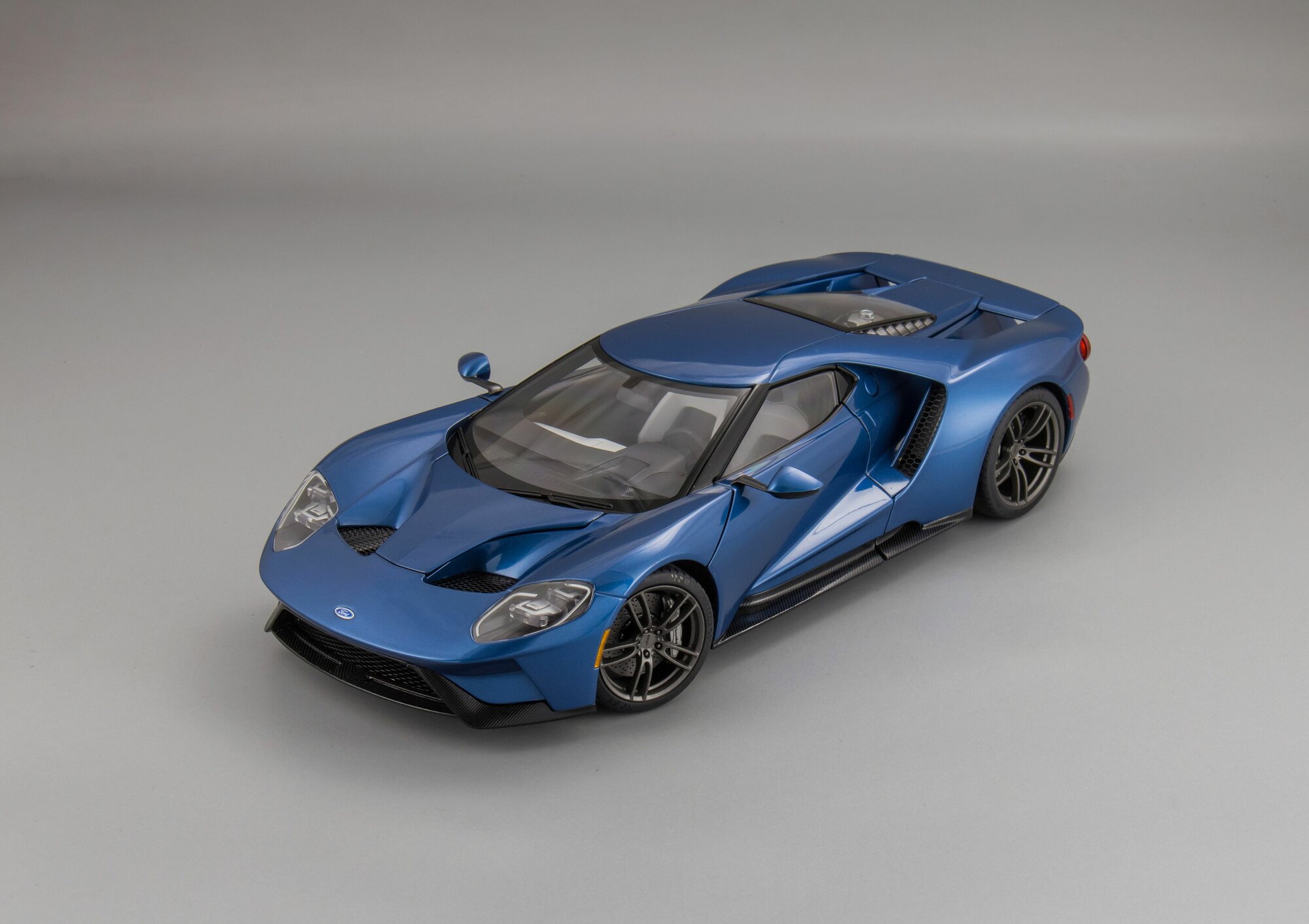 Коллекционная масштабная модель 1:18 Ford GT - 2017 от AUTOart