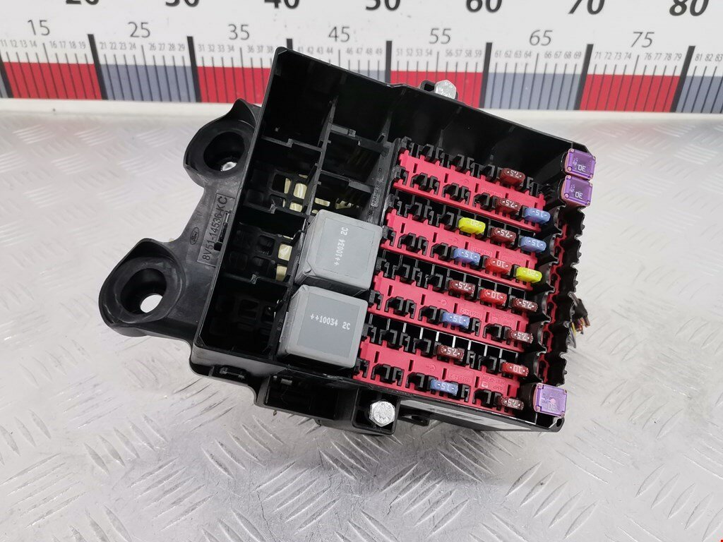 Блок предохранителей Ford Fiesta 6 8V5T14A005KMF арт. 1684542