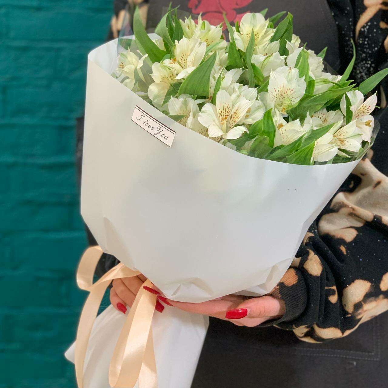 Букет из 9 белых альстромерий