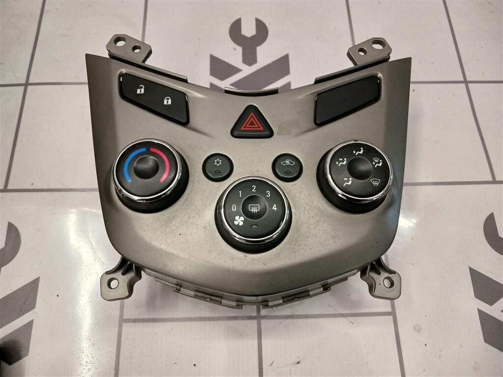 Блок управления печкой Chevrolet Aveo (T300) 2011-2015