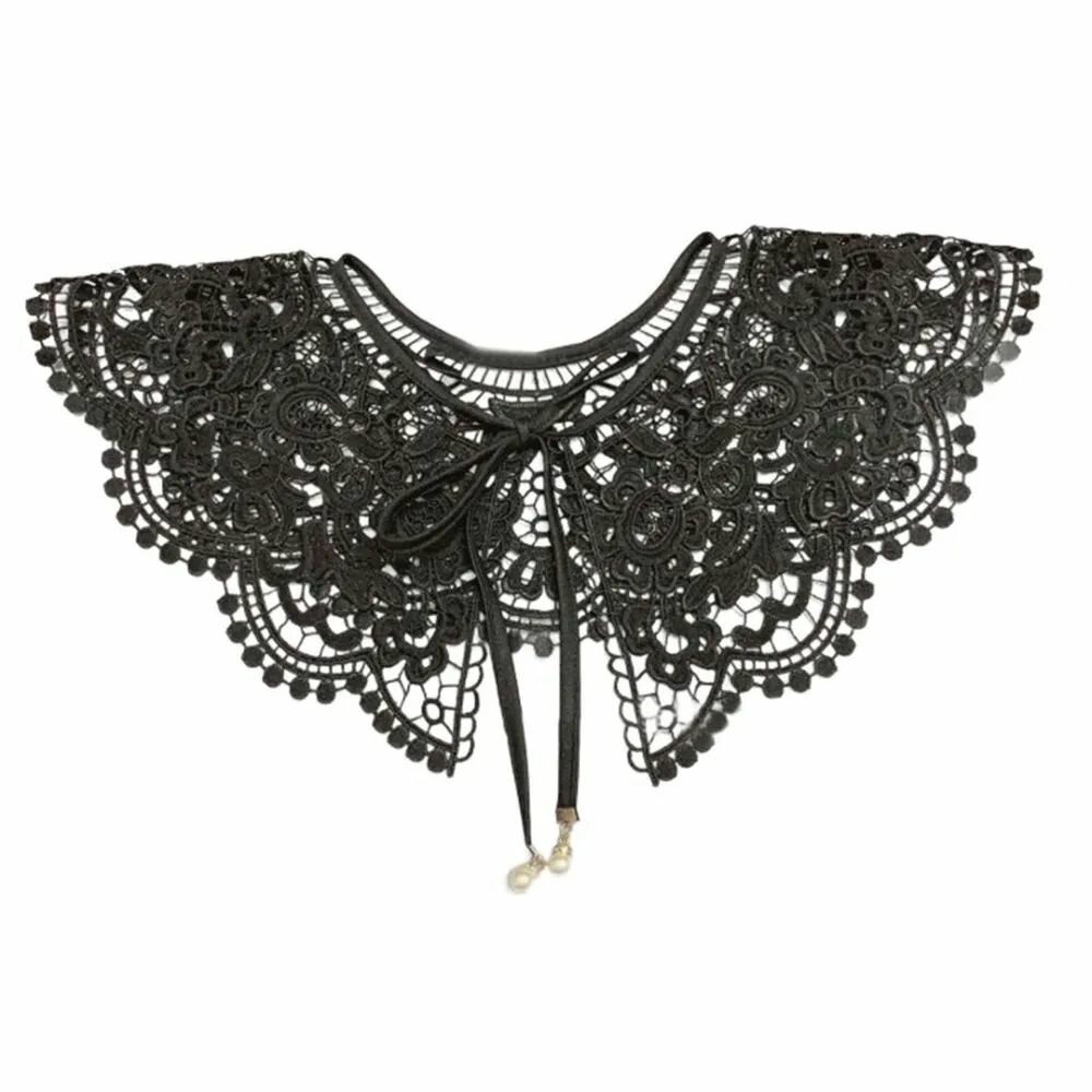 Ажурный универсальный полый декоративный воротничок белого цвета со шнуровкой