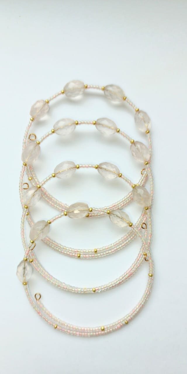 Жесткий браслет, кварц розовый