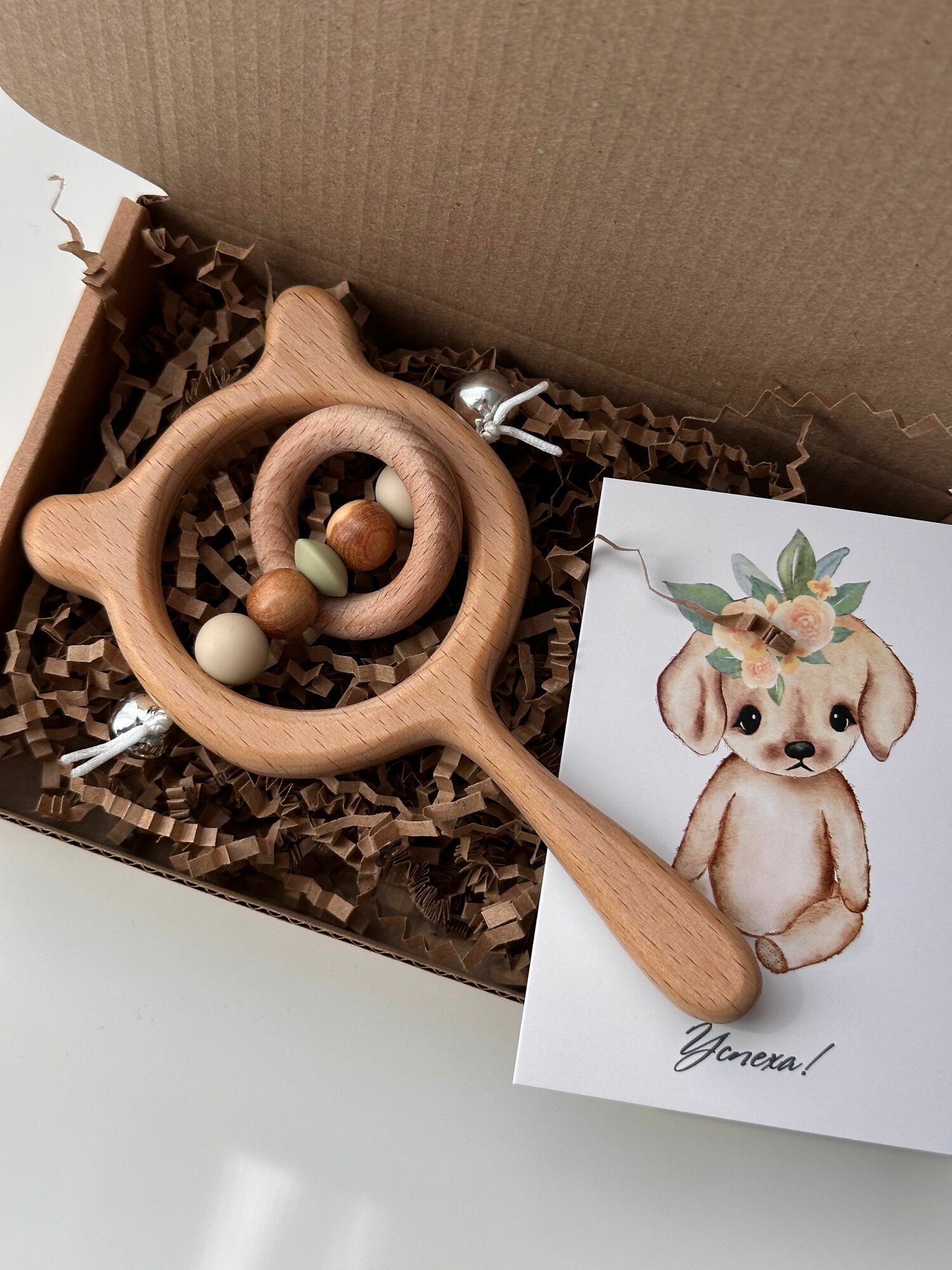 Деревянная погремушка для новорожденного из дерева и силикона с можжевеловыми бусинами