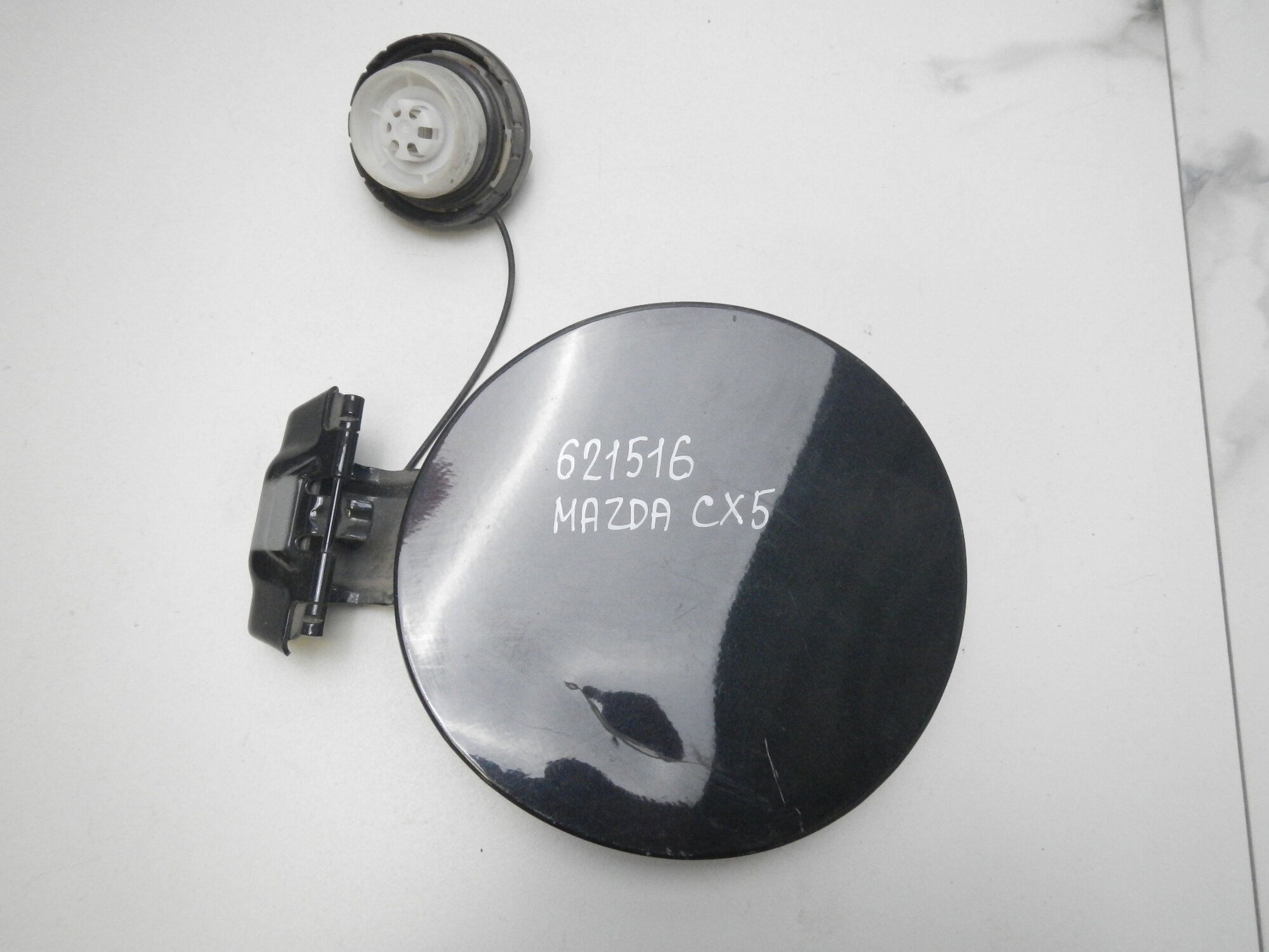Б/У Лючок бензобака, Mazda (Мазда)-CX-5 (12-) MAZDA CX-5 (12-) Деформация, царапины. 621516 MAZDA арт. KD5342410
