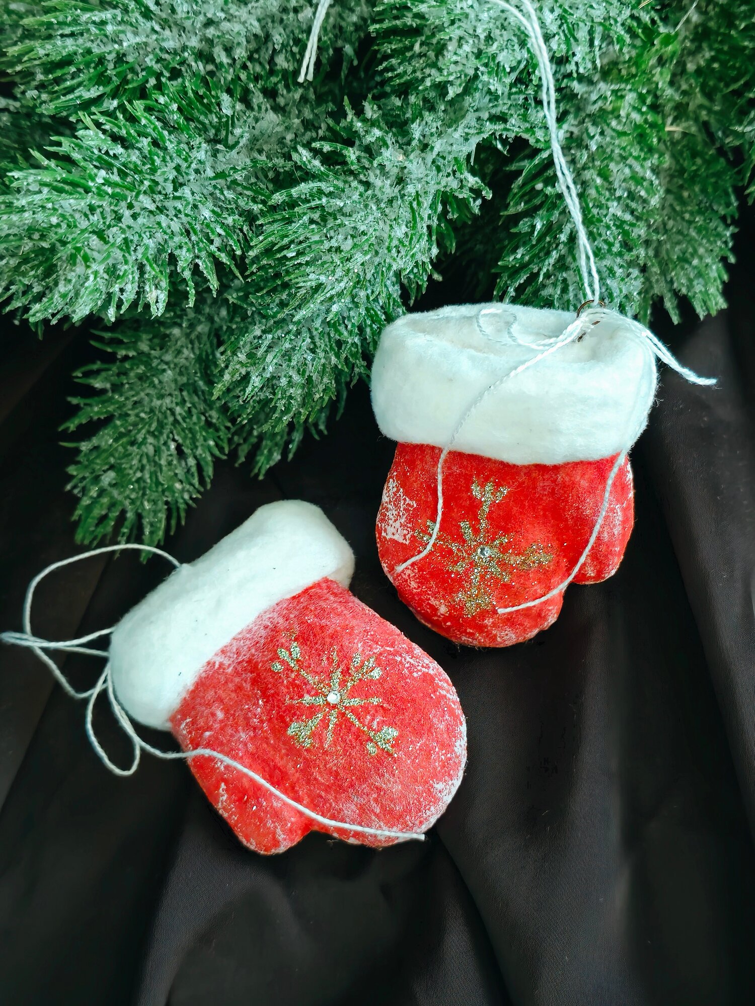 Елочная игрушка "Варежки деда Мороза", ручная роспись, льяная вата