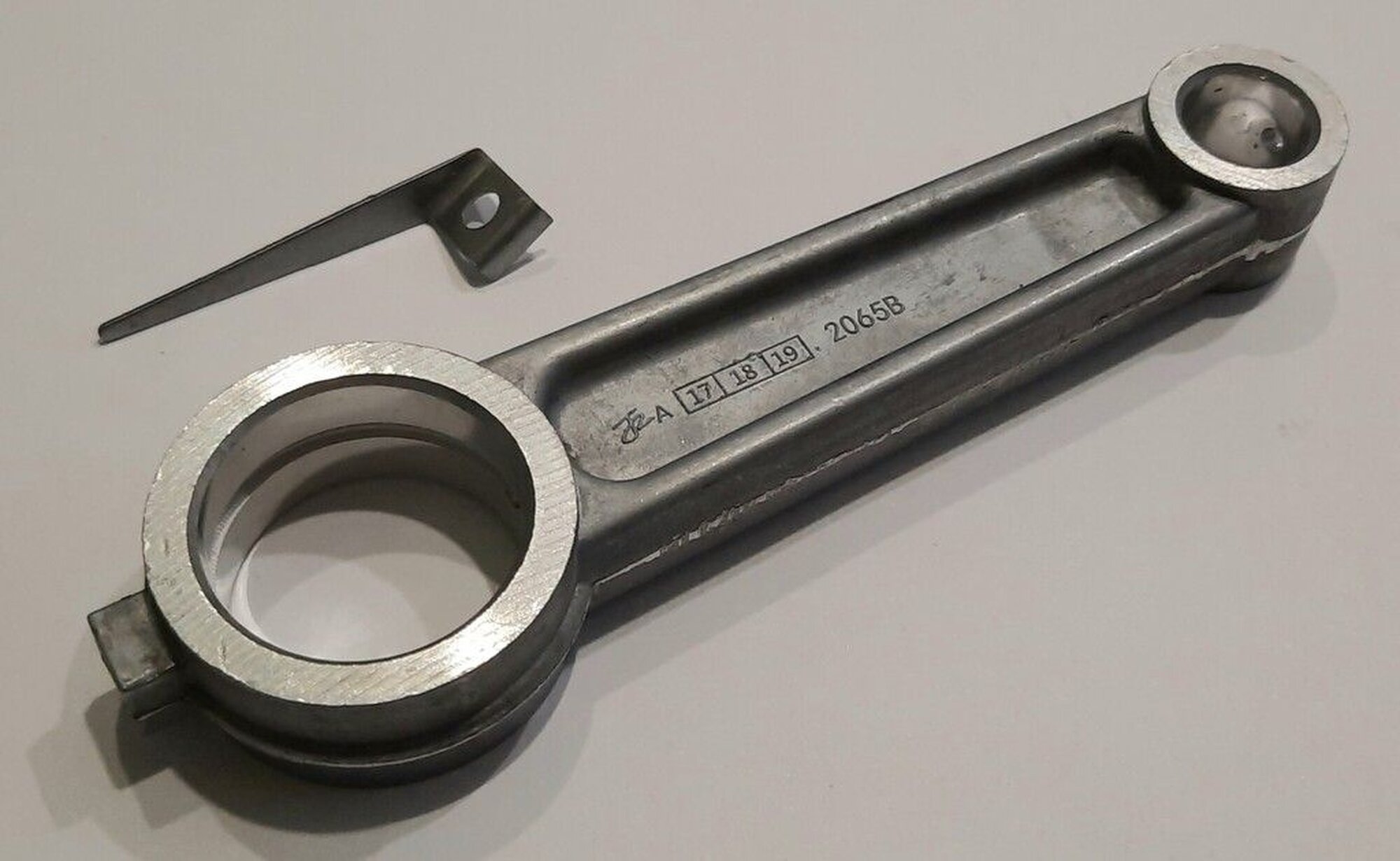 Шатун ABAC для компрессора Ремеза, с диаметром поршня 6.5 см