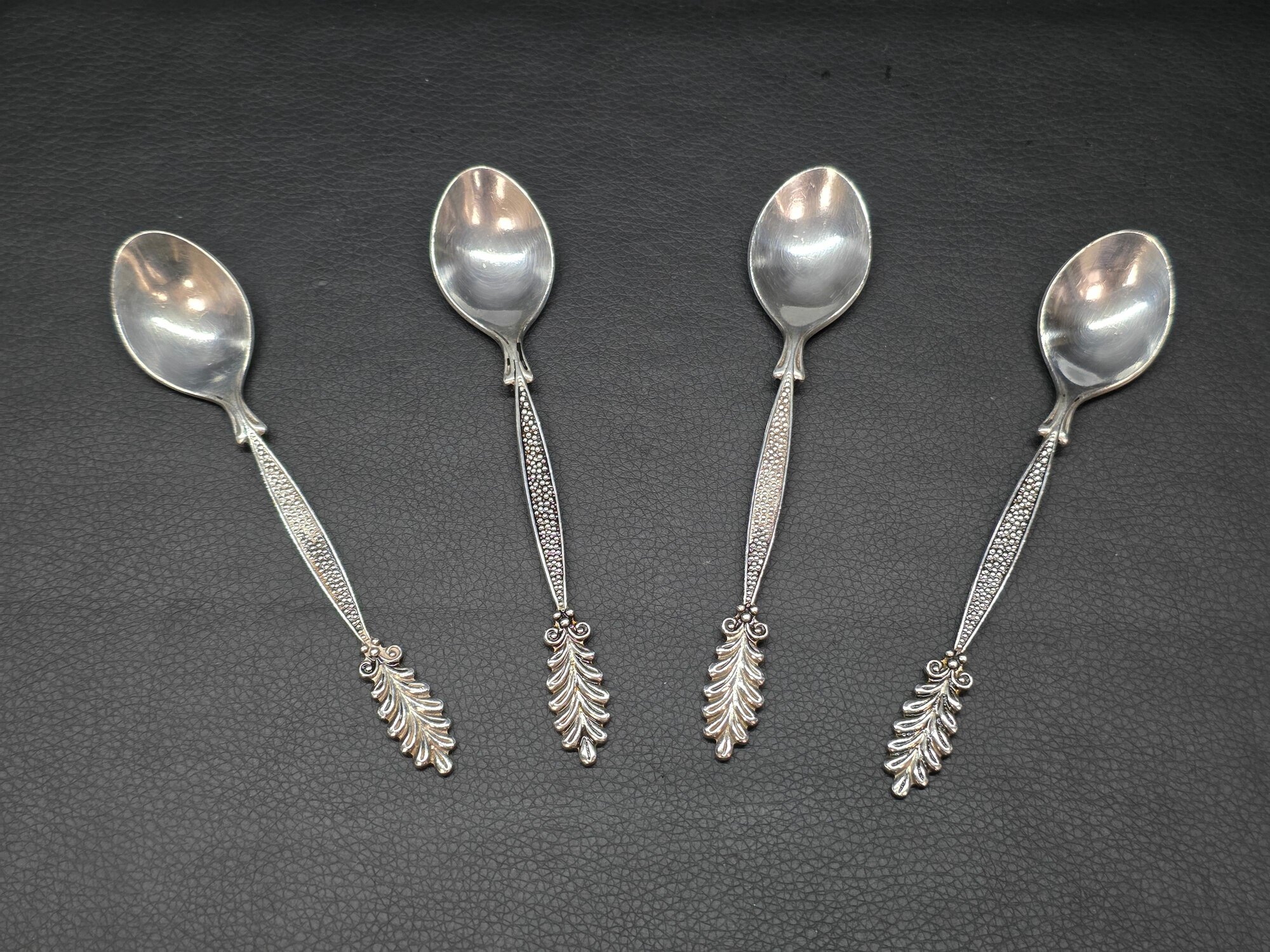 Ложки кофейные мельхиоровые СССР Красносельский ювелирный завод набор 4 шт