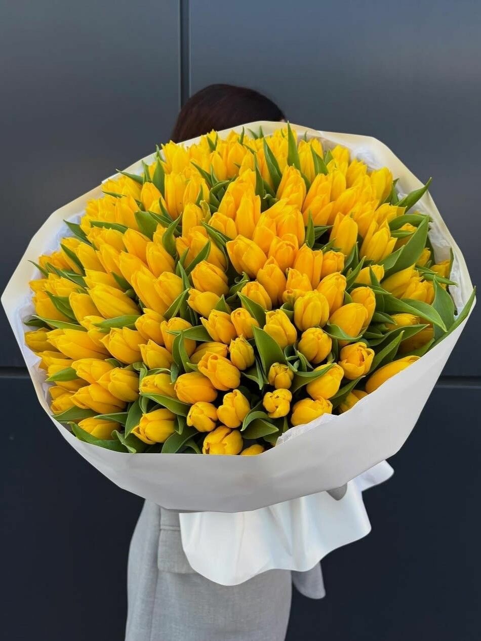 Букет из желтых тюльпанов