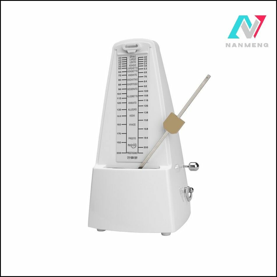 Механический метроном белого цвета