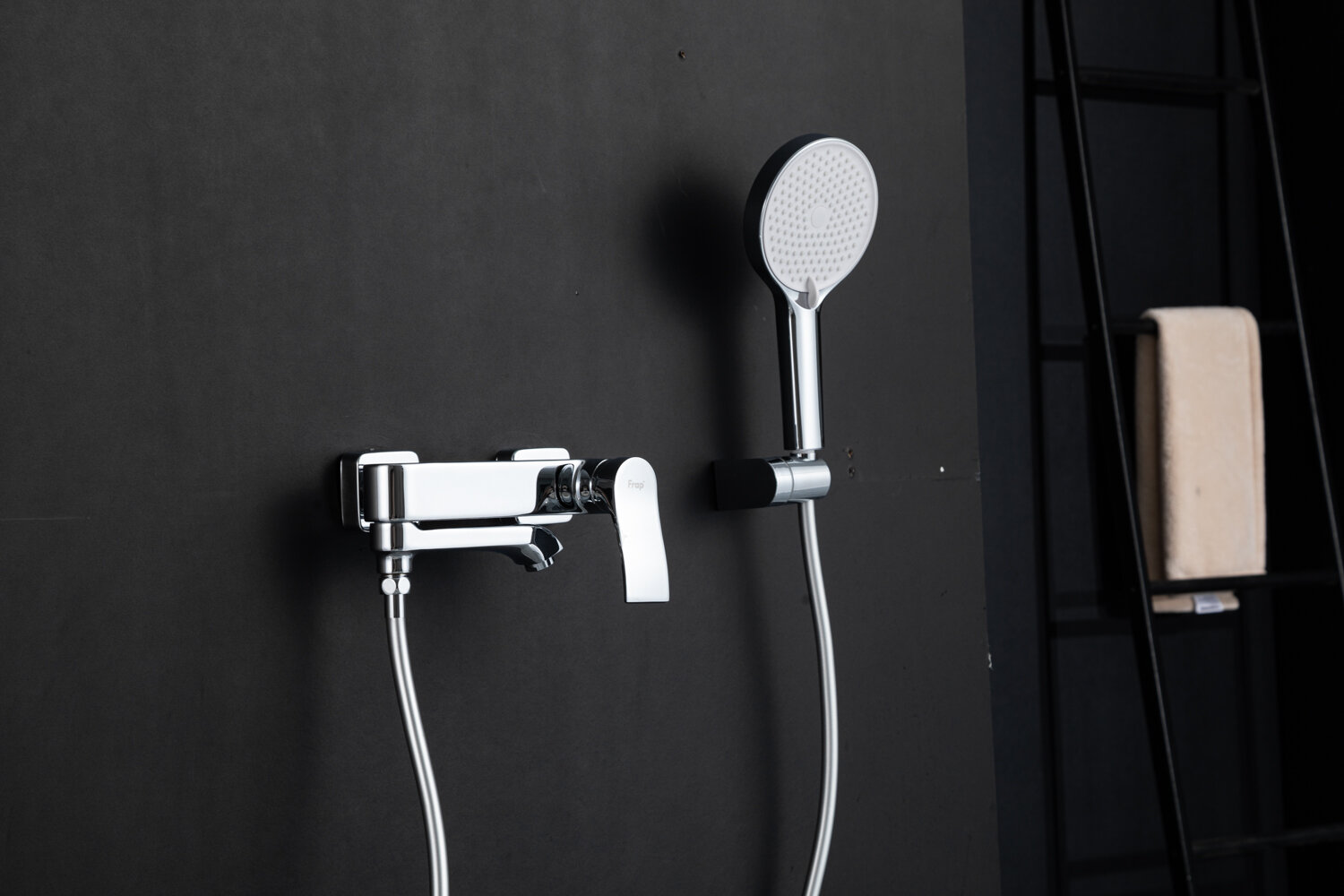 Смеситель для ванны короткий нос FRAP F3275 хром, латунь, управление рычажное