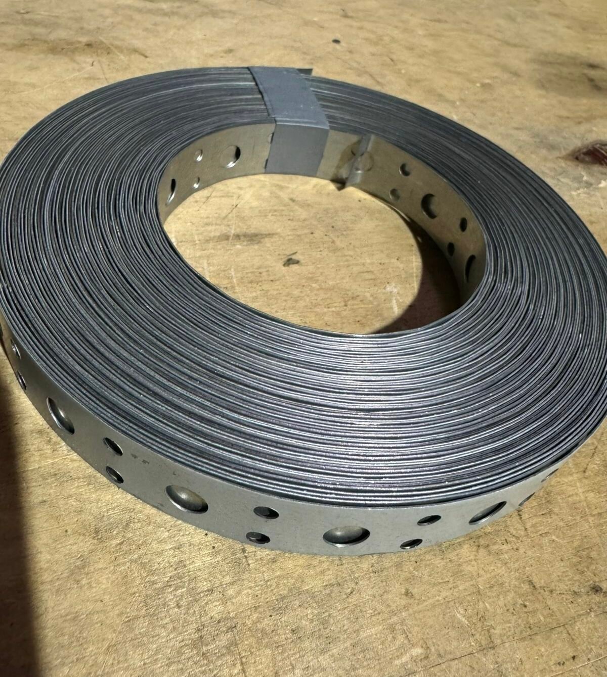 Перфорированная лента с полимерным покрытием 20*0,5мм (25м) 2шт. Товар уцененный