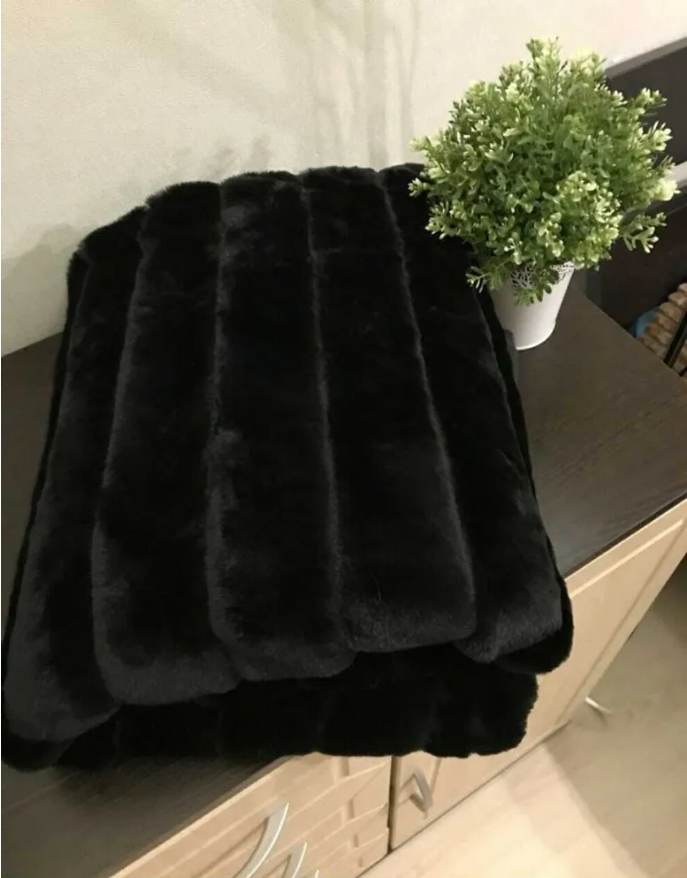 Плед-покрывало 220x200 см из мягкого материала (шиншилла/кролик), черный. Для дивана и кровати
