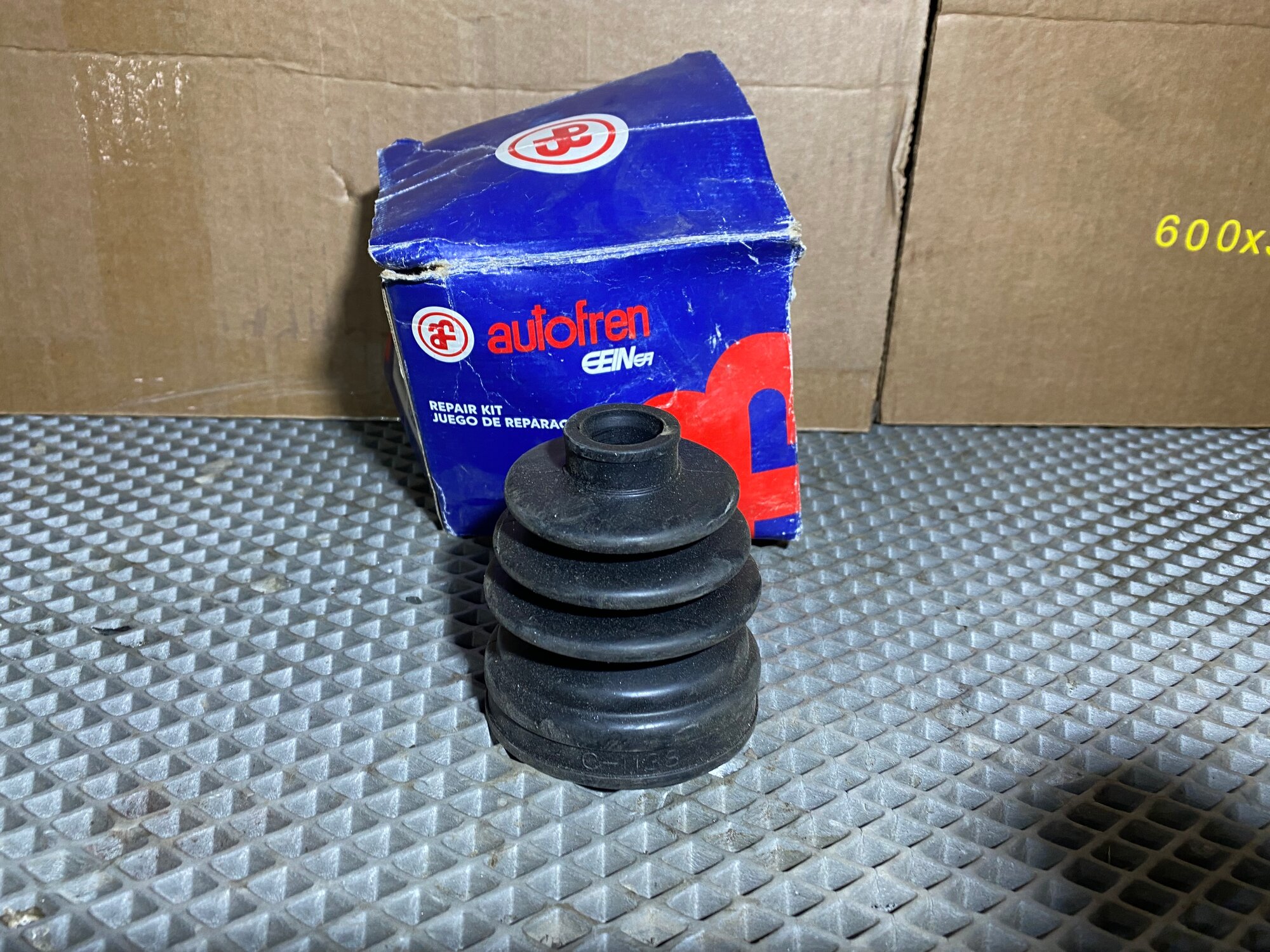 Пыльник шруса BMW x5 e53 Autofren D8622T