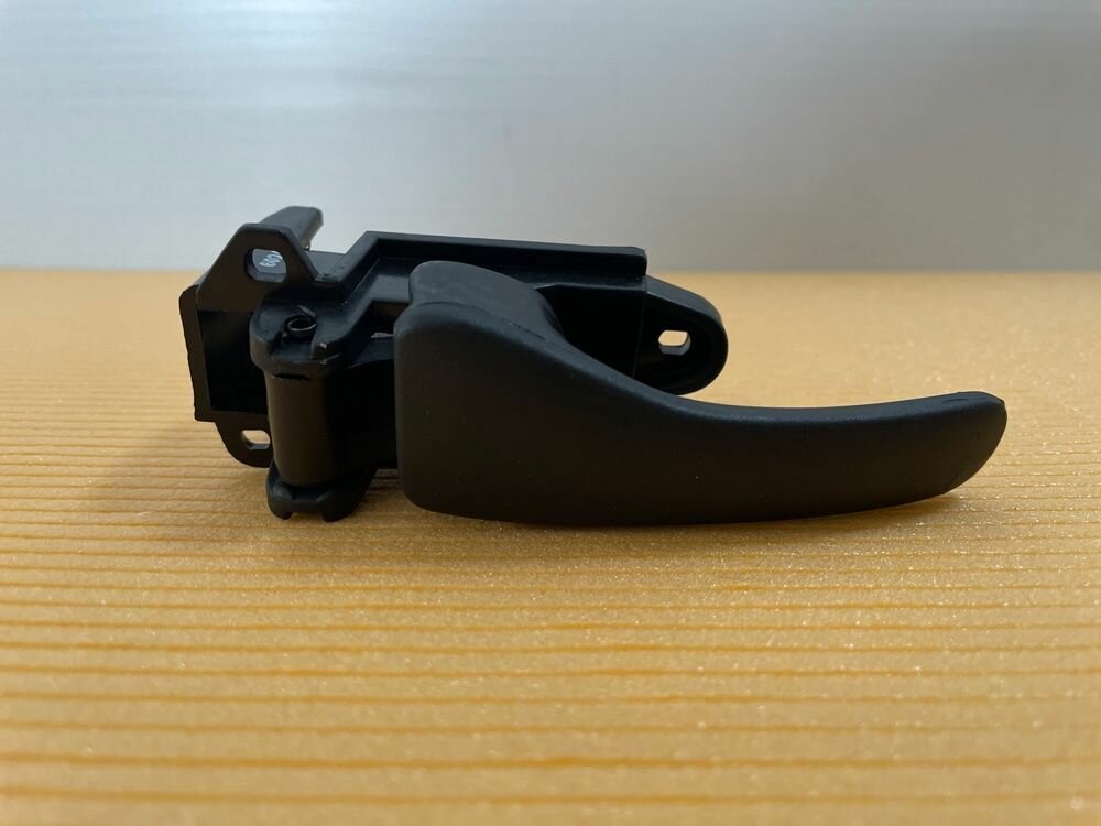 Ручка внутренняя MERCEDES ACTROS AXOR ATEGO KAMAZ 5490 левая (мерседес)