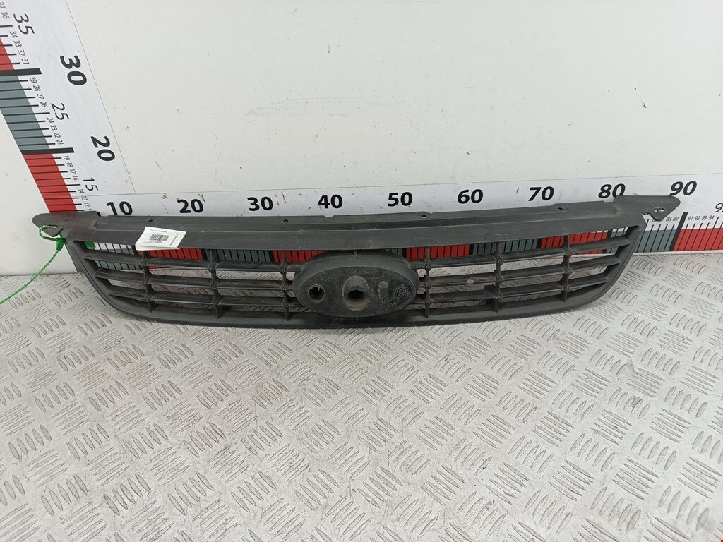 Решетка радиатора Ford Focus 2 8M518200AF арт. 2218886