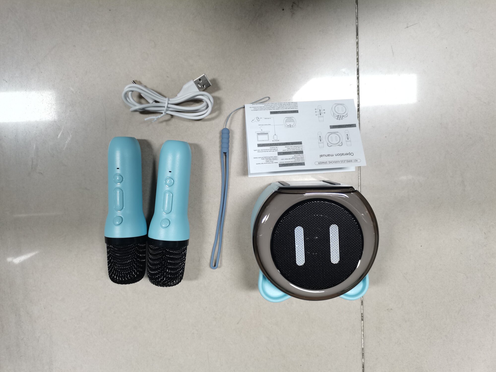 Караоке-машина с 2 беспроводными микрофонами, Bluetooth-микрофоном и динамиком, комплект для караоке, RGB-подсветкой, ручным микрофоном, портативная система с перезаряжаемой батареей для дома, вечеринок и улицы.