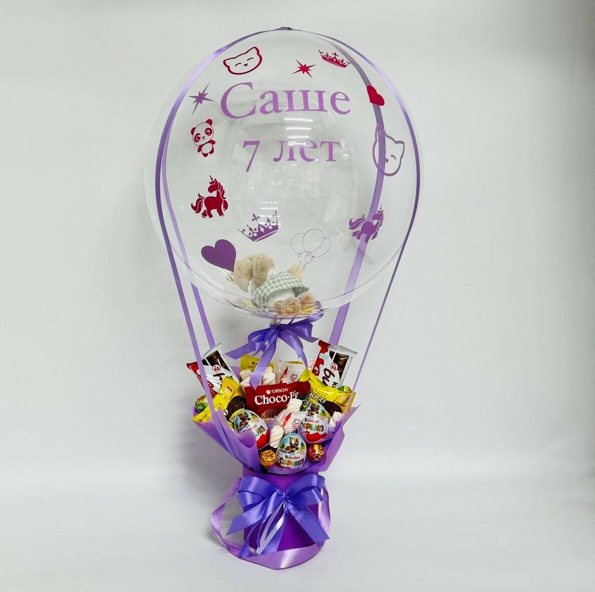 Детский букет из сладостей. Сладкий букет с шаром баблс. Подарок на выпускной
