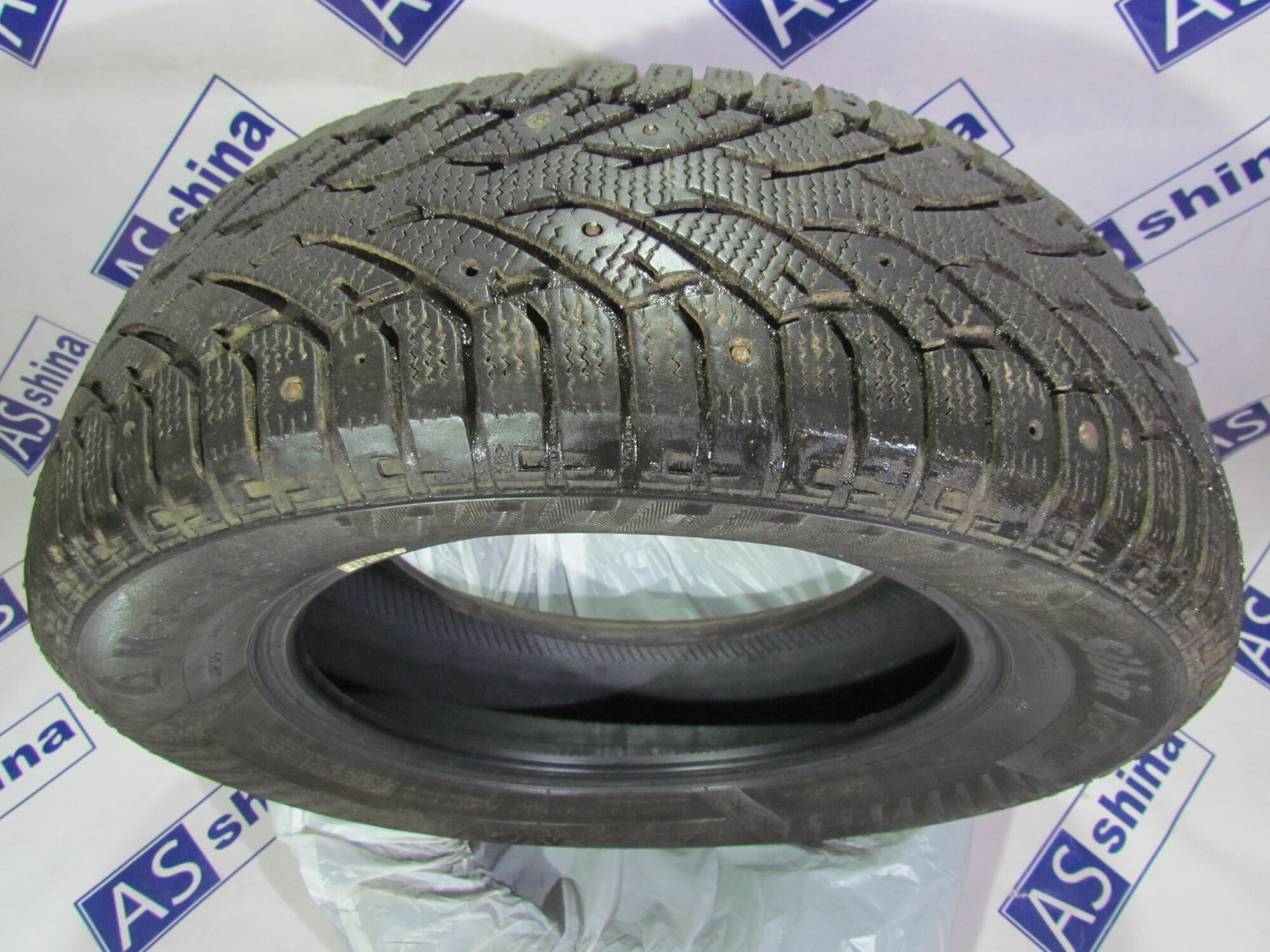 Комплект (2 шт) Matador MP 50 Sibir Ice SUV 215 65 R16 зимние шипованные БУ шины 10-20% износ , артикул 0010876