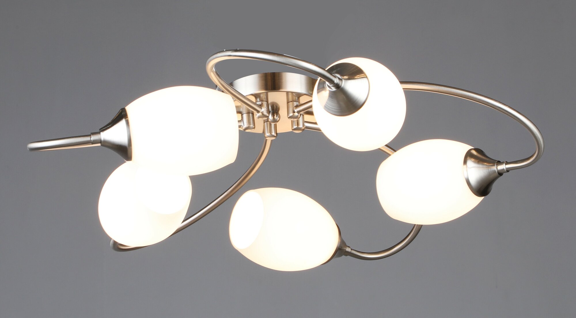 Люстра потолочная Престиж серебро с белыми матовыми плафонами на 5 ламп E27