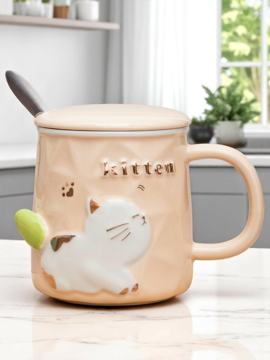 Кружка для чая "Котики Kitten" 370 мл бежевая, с крышкой и ложкой, керамическая, с принтом, женская подарочная