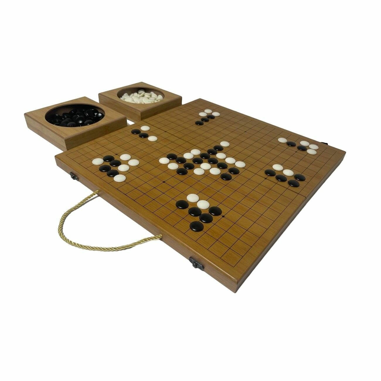 Настольная игра Го - классическая стратегическая игра для всех возрастов