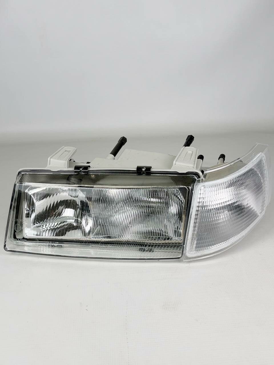 Фара передняя левая Под BOSCH с белым поворотником для 2110,2111,2112 ( 110,111 112)-Стильная замена оригиналу