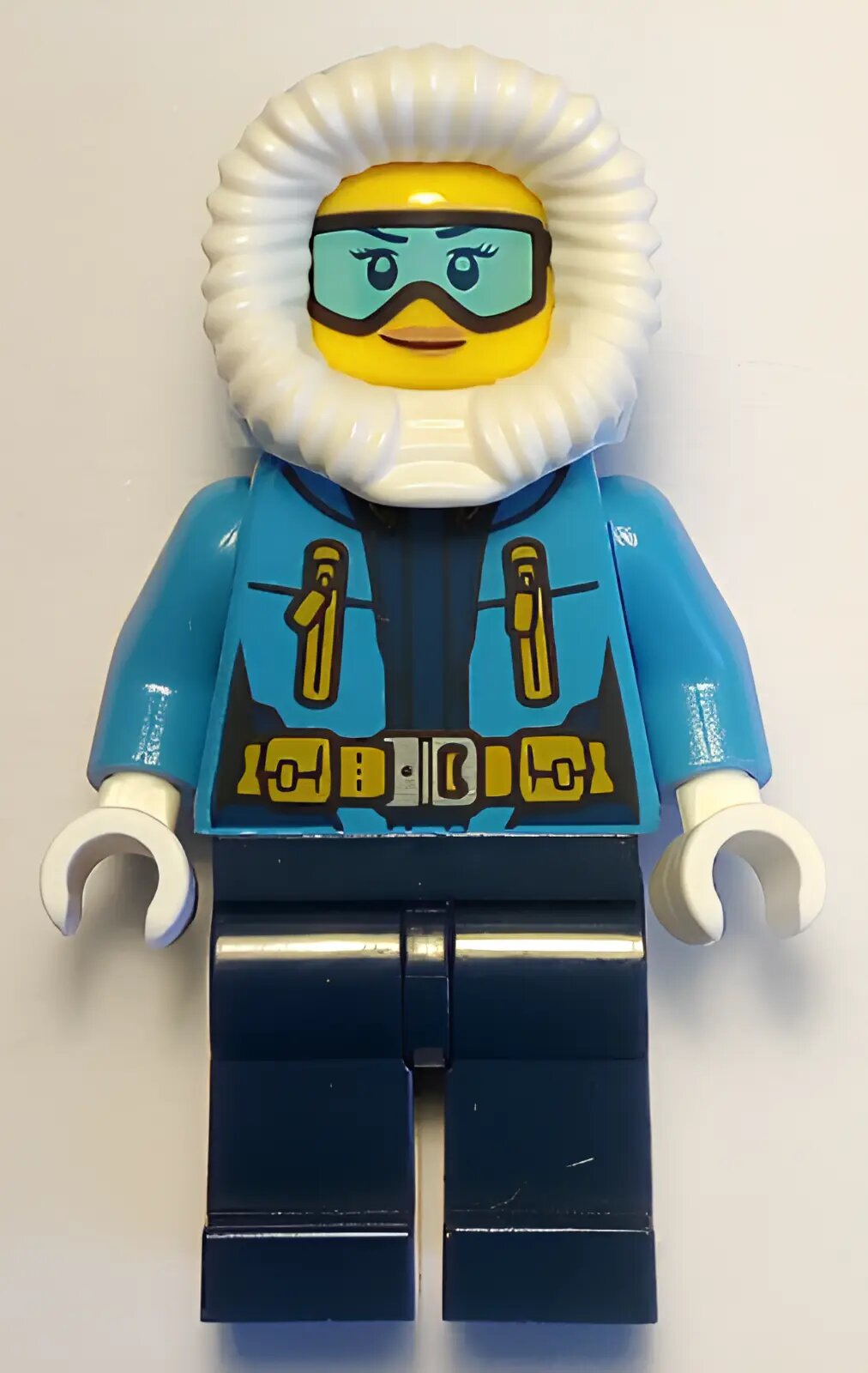 Минифигурка Lego Arctic Explorer Female - Fur-Lined Hood cty0926 N