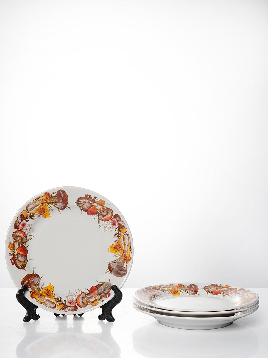 Набор фарфоровых тарелок мелких 175мм. "Грибы" бортовые гладкий край, Дулево 4 шт.