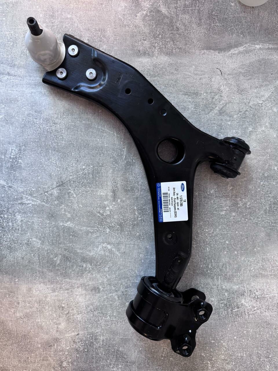 1570285 Оригинальный передний левый рычаг Ford Focus-II (21mm)