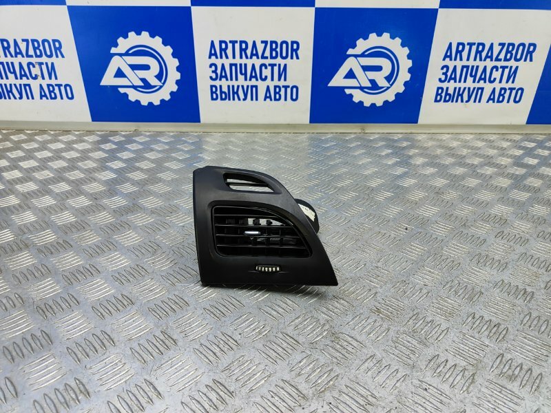 Б/У Дефлектор воздушный левый Renault Fluence / Рено Флюэнс 1.6 K4MV838 106 Л.С 2012