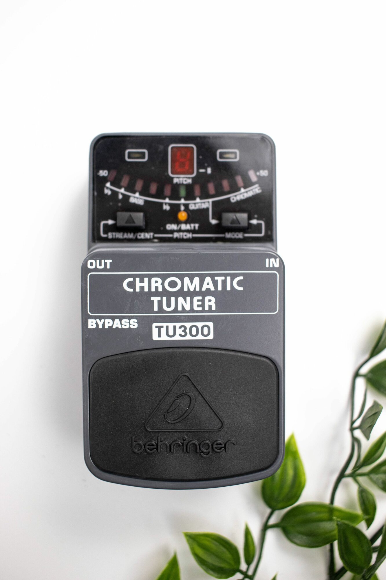 BEHRINGER TU300, Педаль-хроматический тюнер