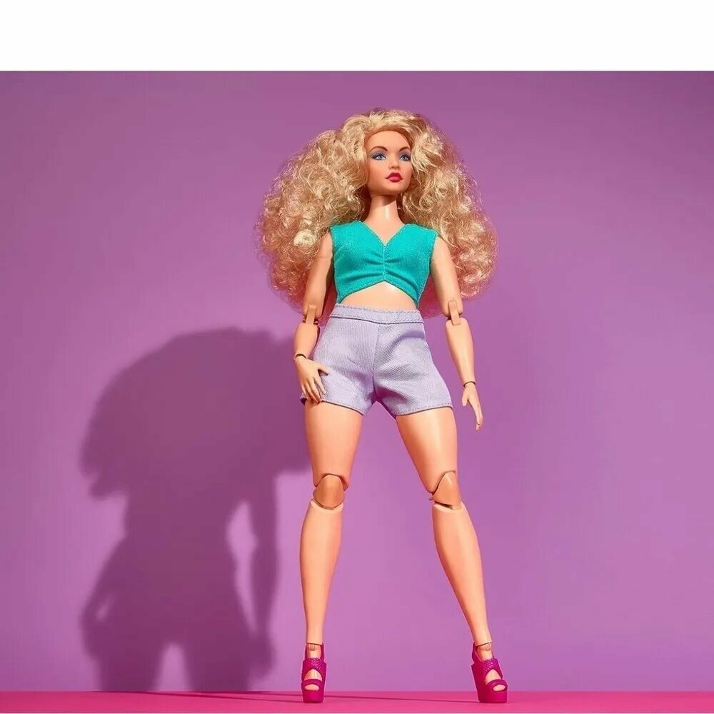 Barbie Looks Барби, блондинка-йога, коллекционное издание 2023