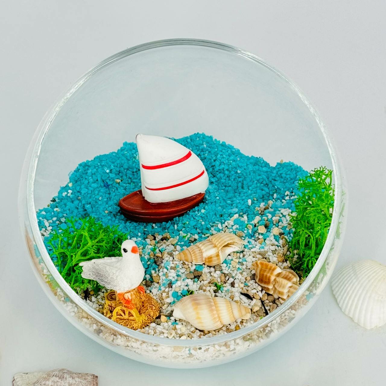 Декоративный мини флорариум для интерьера с корабликом и чайкой "Морской бриз"