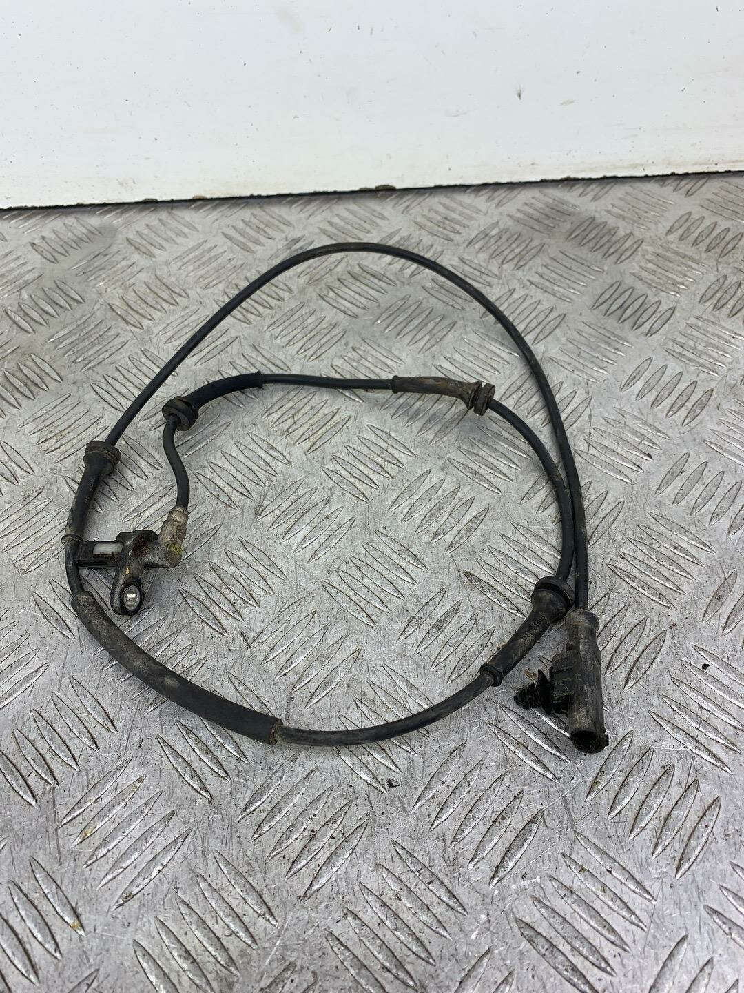 Датчик ABS задний левый Land Rover Discovery 3 (2004 - 2009) 0265007922