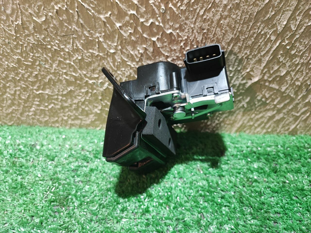 Замок крышки багажника Hyundai ix35 09-15 / Tucson 09-15