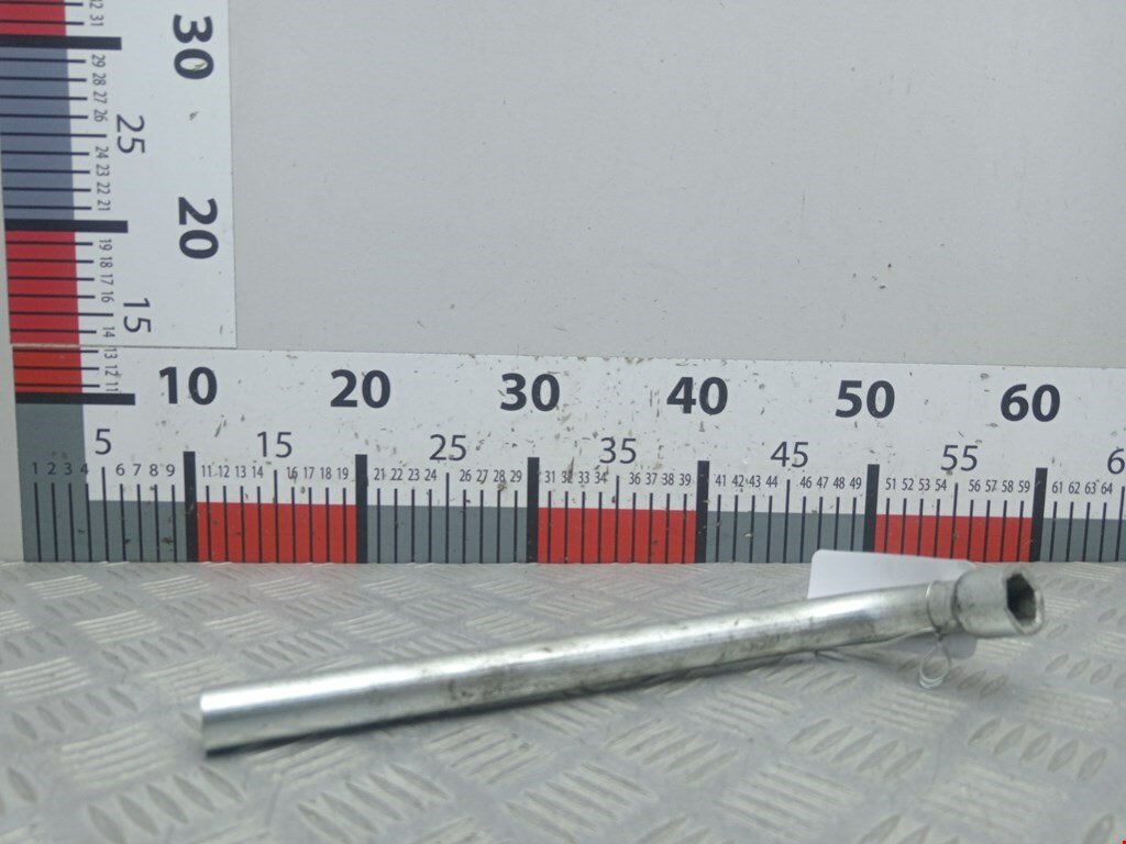 Ключ баллонный Volkswagen Golf 4 4D0012219A арт. 2141508