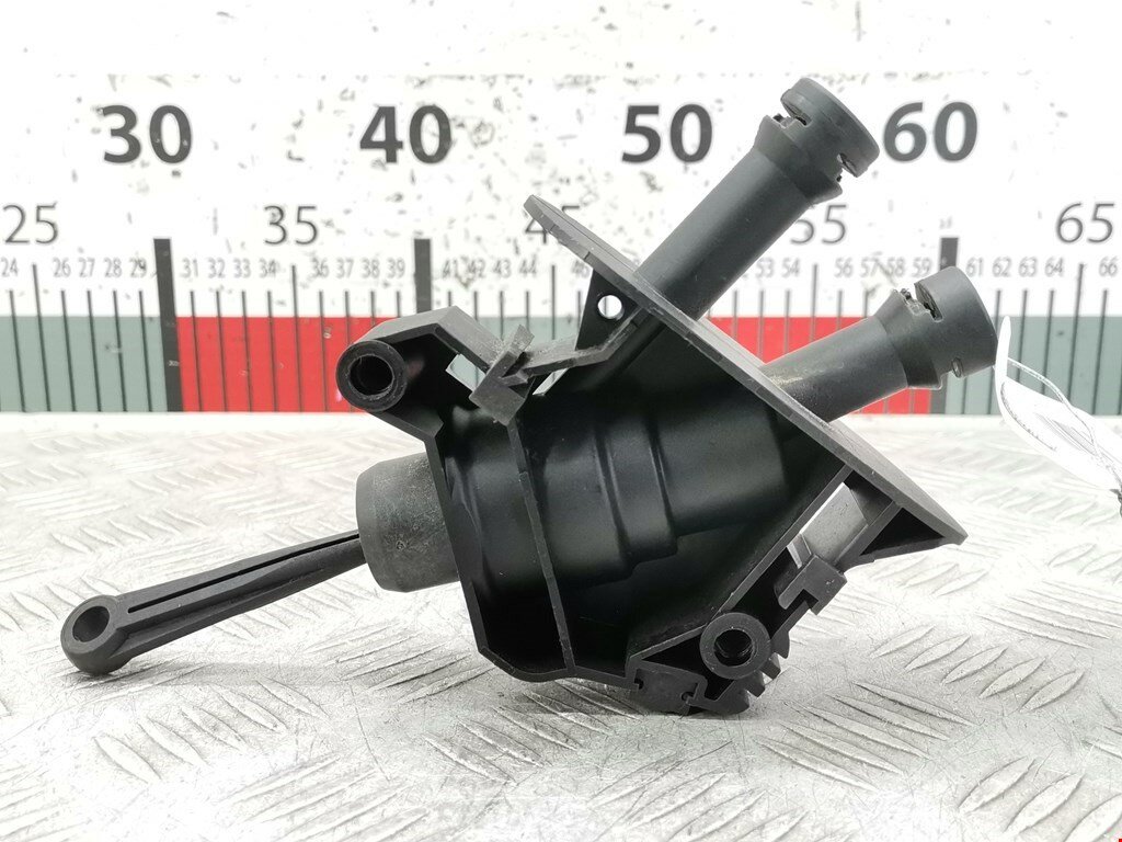 Цилиндр тормозной главный Ford Fiesta 5 2S617A543AC арт. 2158601