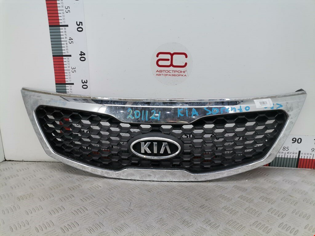 Решетка радиатора Kia Sorento 2 863502P000 арт. 2202591