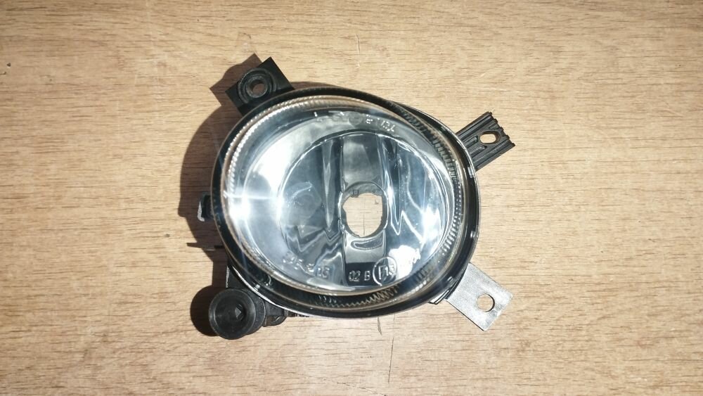 Фара противотуманная левая для Audi A4 B7 8E0941699E