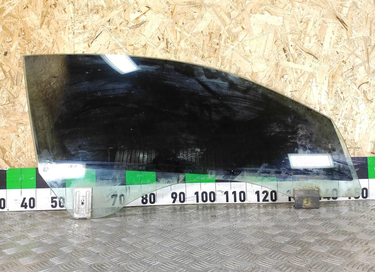 Стекло двери передней правой BMW 6 2004-2009 51337009710