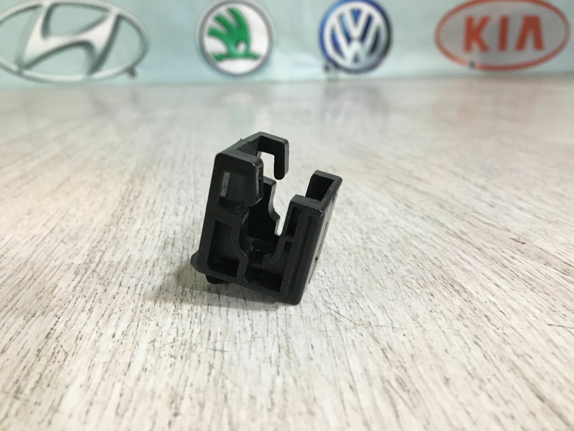 Кронштейн крепления фары в телевизор Rio Solaris Рио 3 Солярис