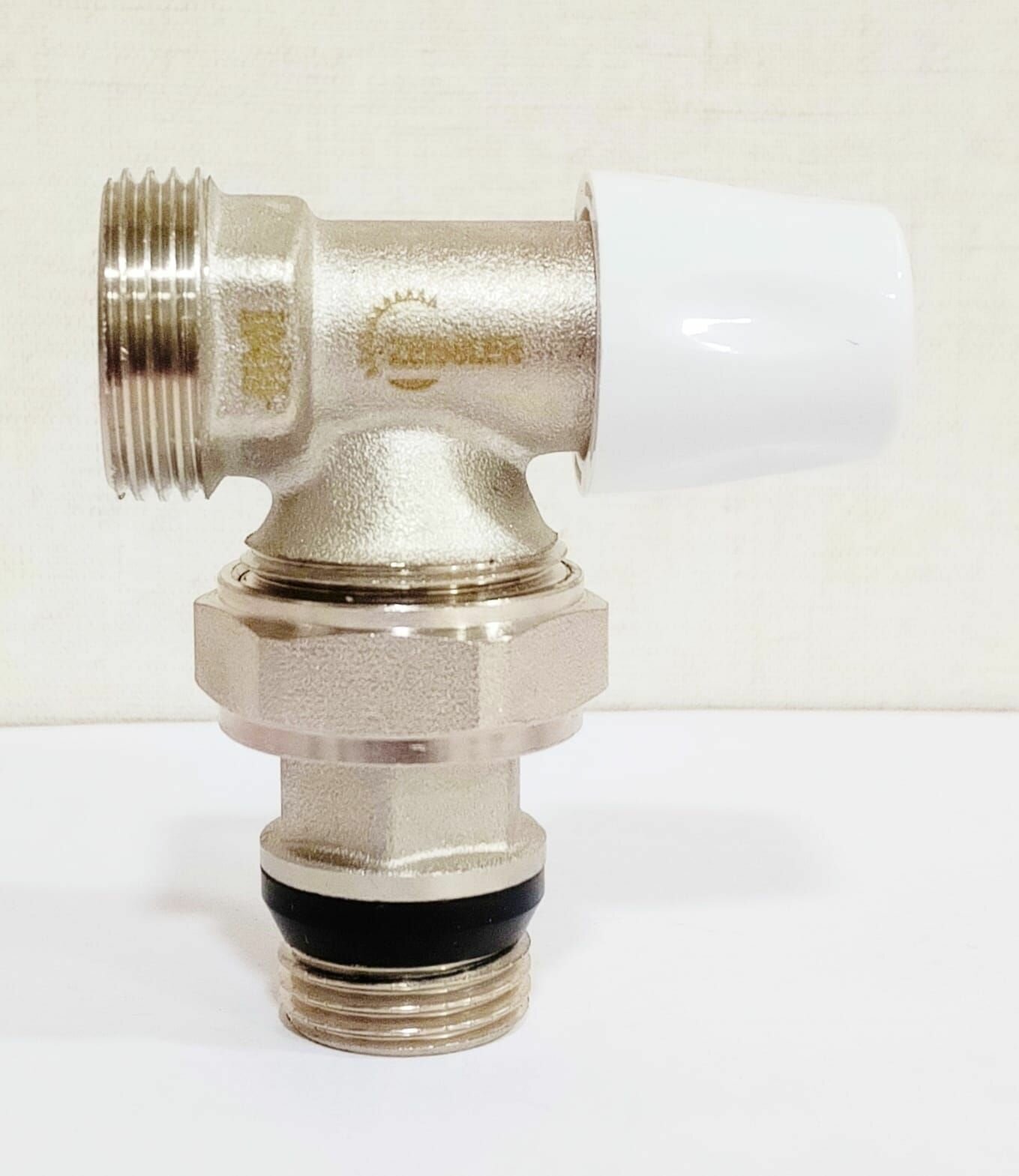 Клапан радиаторный нижний угловой с переходом на "евроконус" 1/2"x3/4" ZEISSLER RS221.02E