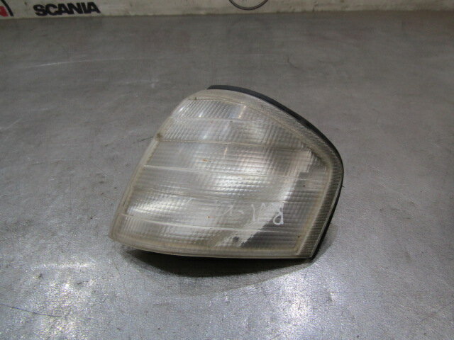 Поворотник левый Renault Premium