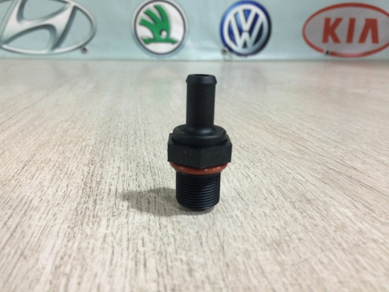 Клапан вентиляции картерных газов клапанной крышки Hyundai Kia