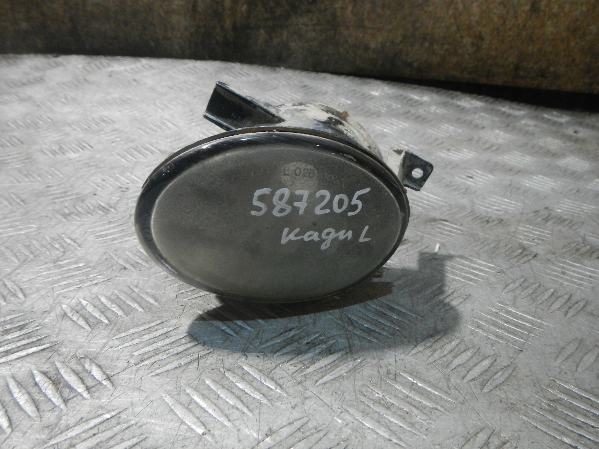 Б/У Фара противотуманная левая, Volkswagen (Фольксваген)-CADDY (11-) VOLKSWAGEN CADDY (11-) Мутное стекло,грязь внутри. ...