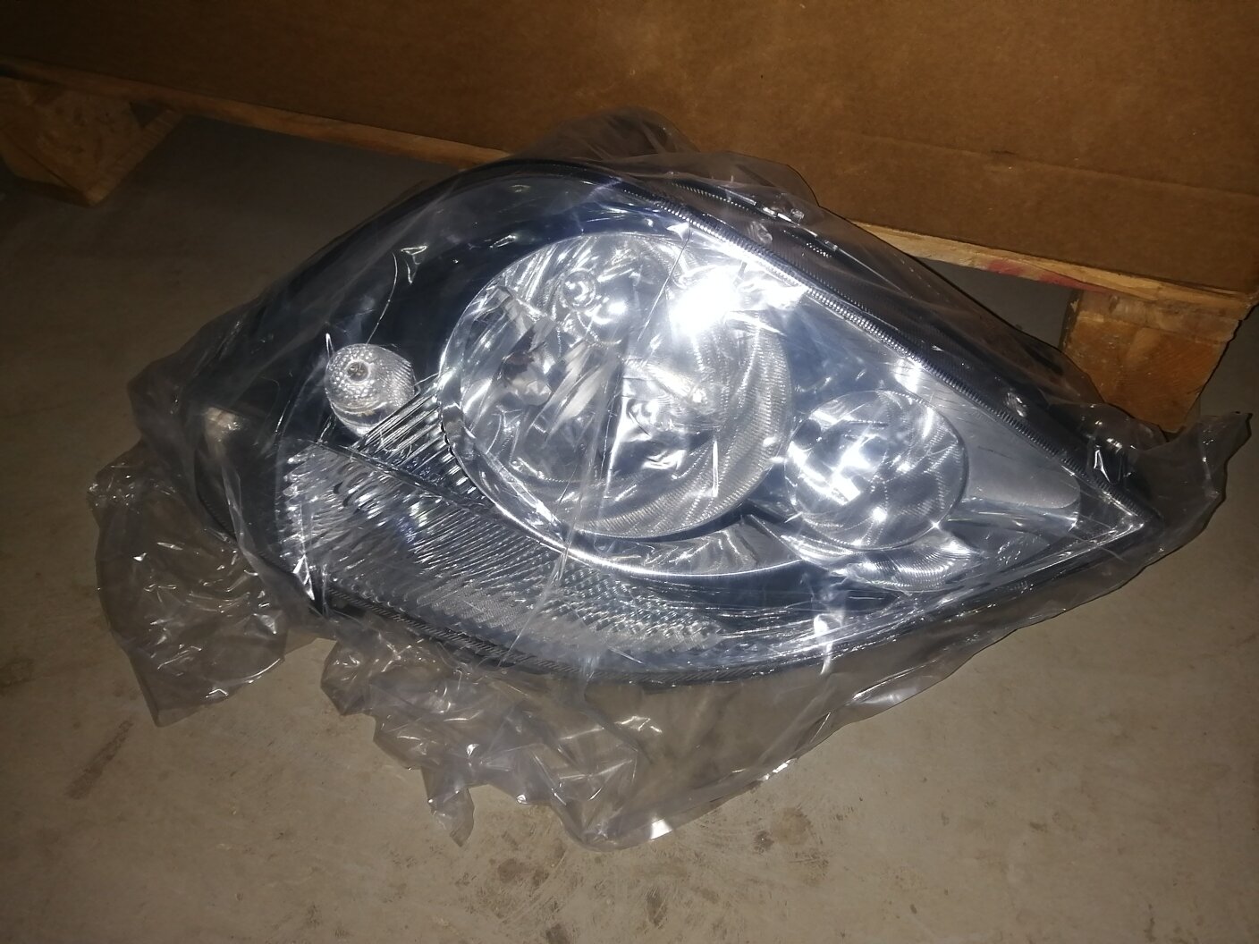 Фара передняя левая без противотуманки Mercedes Sprinter 906 DEPO 4401160LLDEM