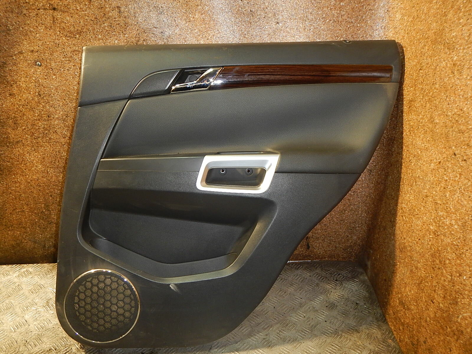 Б/У Обшивка двери задней правой, Opel (Опель)-ANTARA (07-) OPEL ANTARA (07-) Царапины. 602671 GENERAL MOTORS арт. 96869558