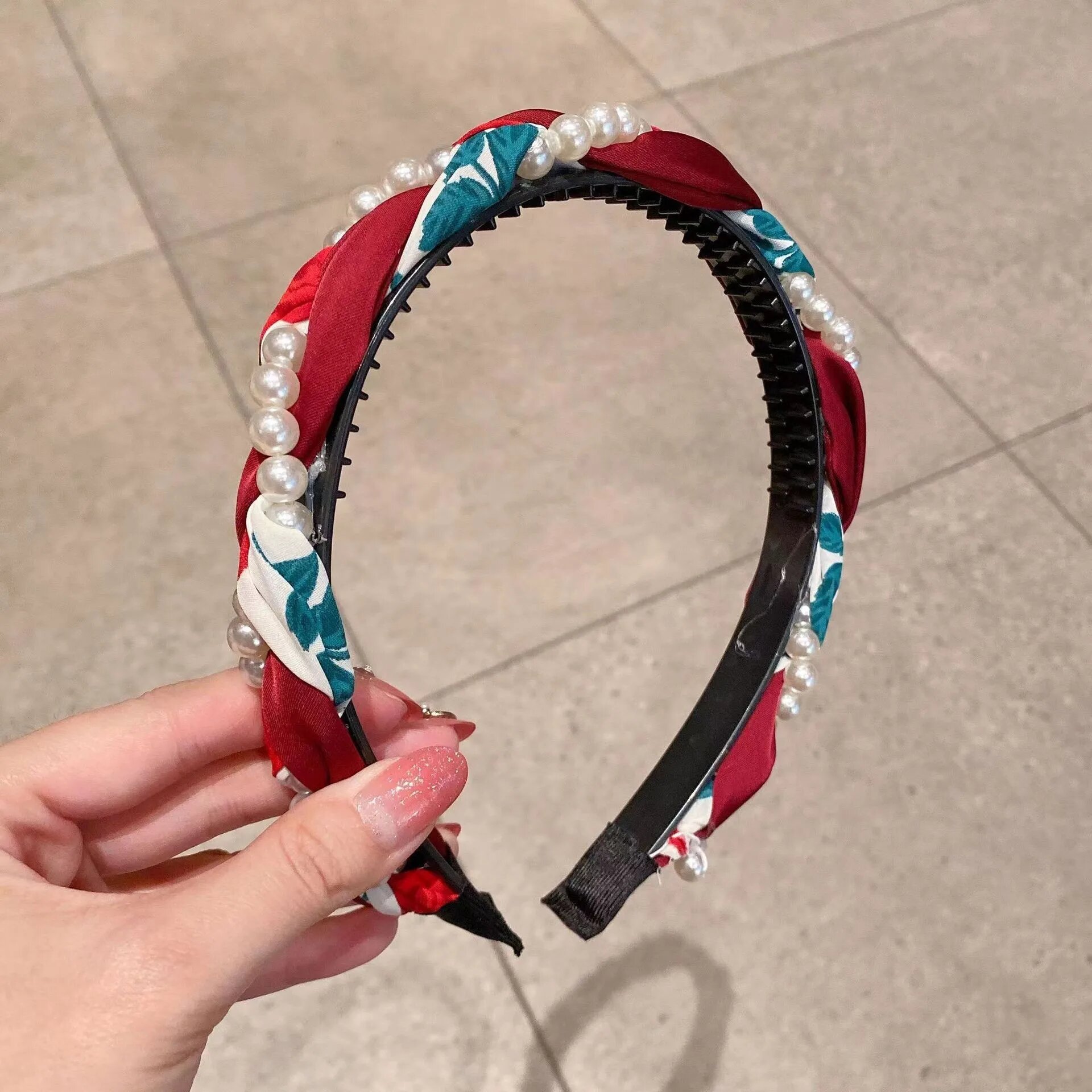 Красная тканевая повязка SNQP 17